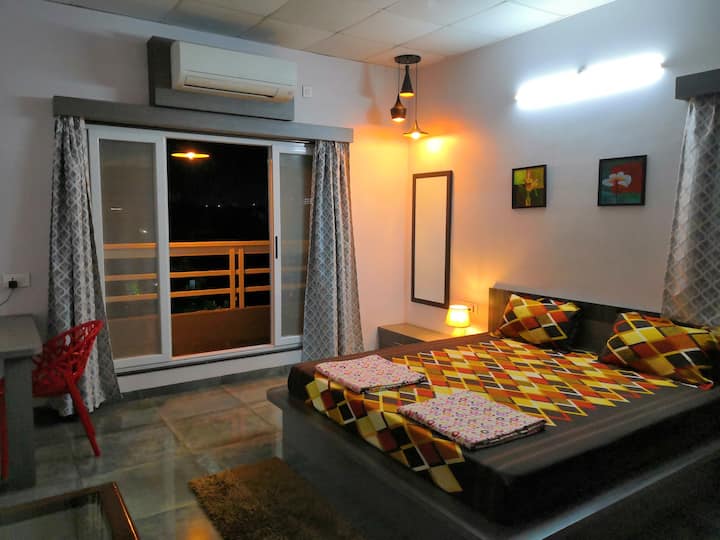 Shrivardhan Homestay Penthouse 302 - Indore