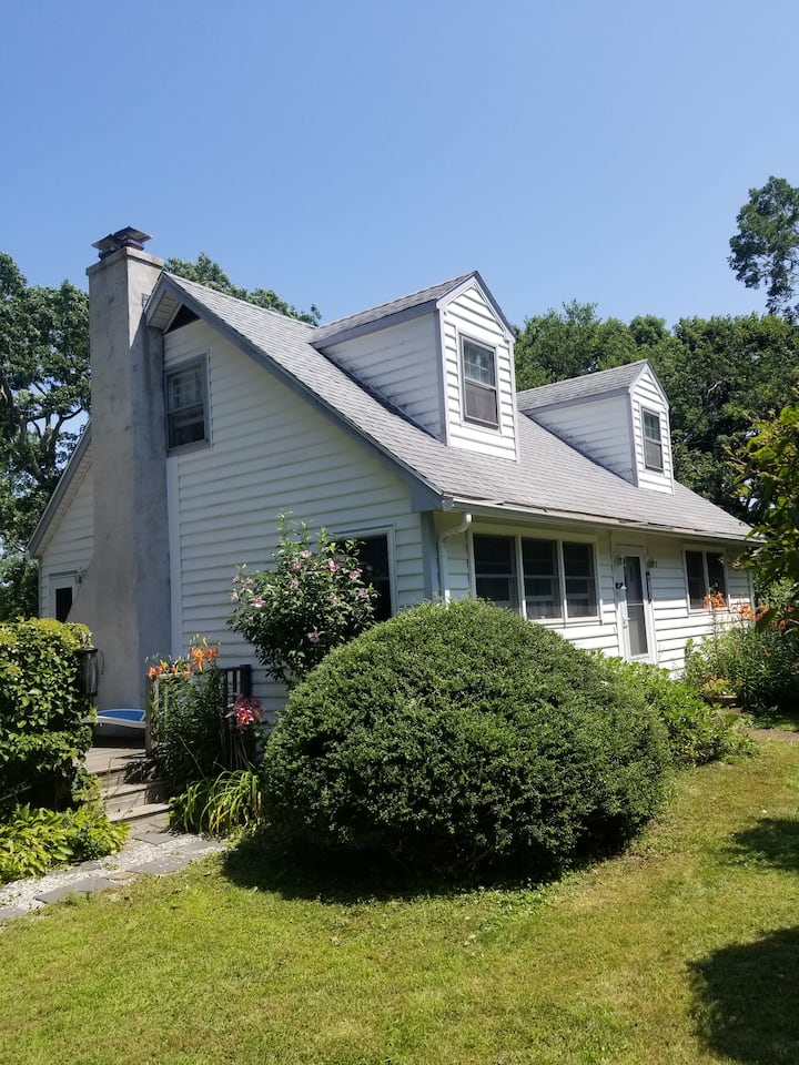 Oak Bluffs Highlands Home Ready For Your Vacation! - Woods Hole, MA