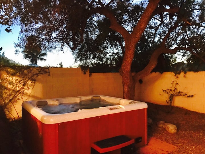 Auriga Home Retreat: Roomy 4 Bedroom, 3 Full Bath - Oro Valley, AZ