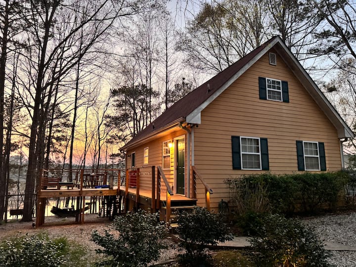 Sunset Escape-sleeps 6, Kayaks & Paddleboat! - Eatonton, GA