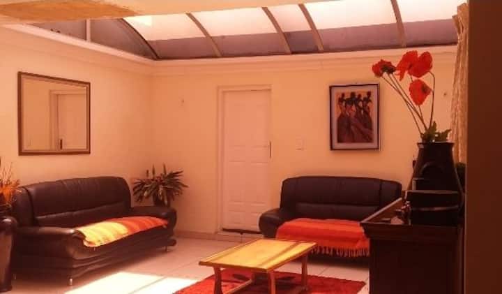 Cheryl's Fortress Family House - Johannesburg South