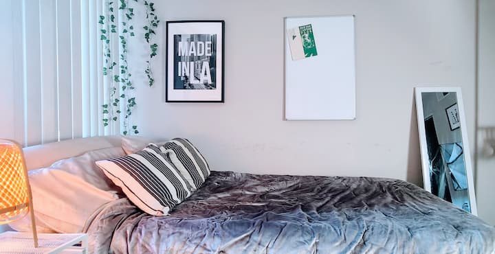 Creative Oasis Near Runyon Canyon Park - Los Angeles, CA