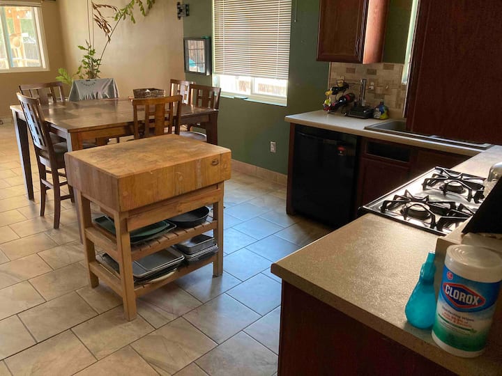 Cozy Room In A Comfortable Home - Albuquerque, NM