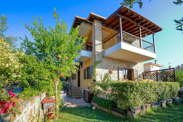 Distinctive Villa Close To Town Centre And Beach - Halkidiki