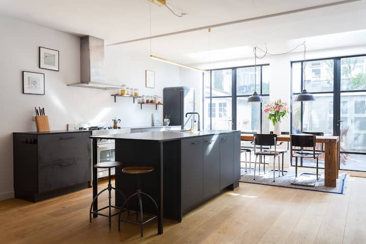Spacious, Modern 3-bedroom House With Garden - Amsterdam