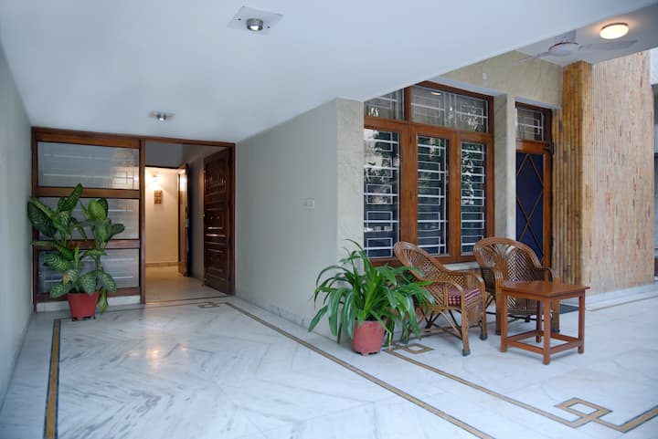 Peaceful Green 2br Stay Near Gk1 & Saket Area - New Delhi