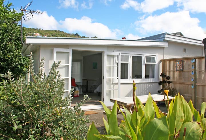 Sunny Beach Cottage Lyall Bay - Wellington