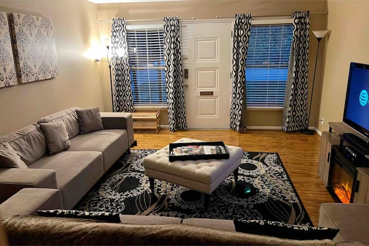 2 Bdrm Wt Theater. Central Location Near Highlands - Louisville, KY