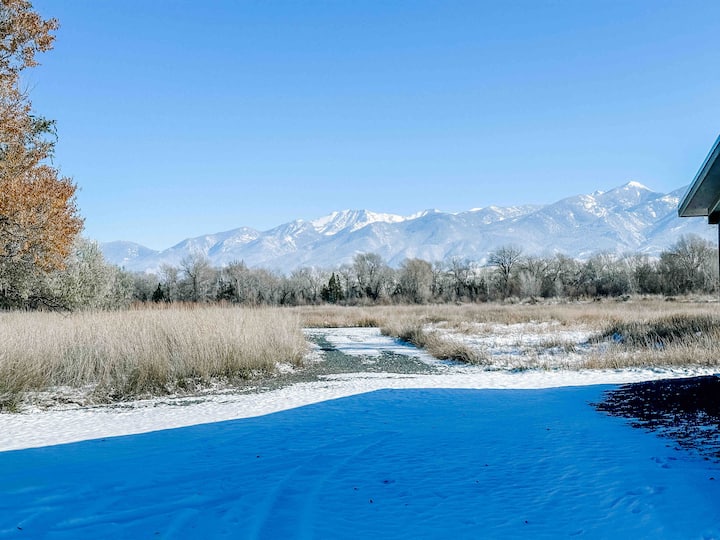 The Pioneer | Serene Cabin Retreat - Butte, MT