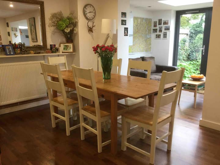 Four Bedroom Modern And Chic Apartment - Londres