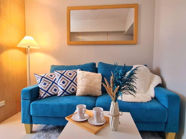 Classy 1br Nr Smnorth |Fnet|balcony|washer|parking - Quezon City