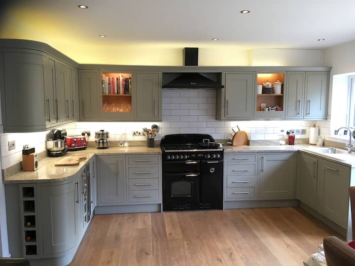 Entire Detached 4 Bed Home In Bath Close To Town - 巴斯