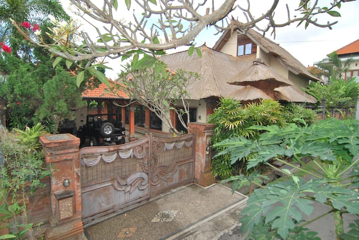 Villa Tirta, Beautiful 3br Villa Close To Sanur - Denpasar