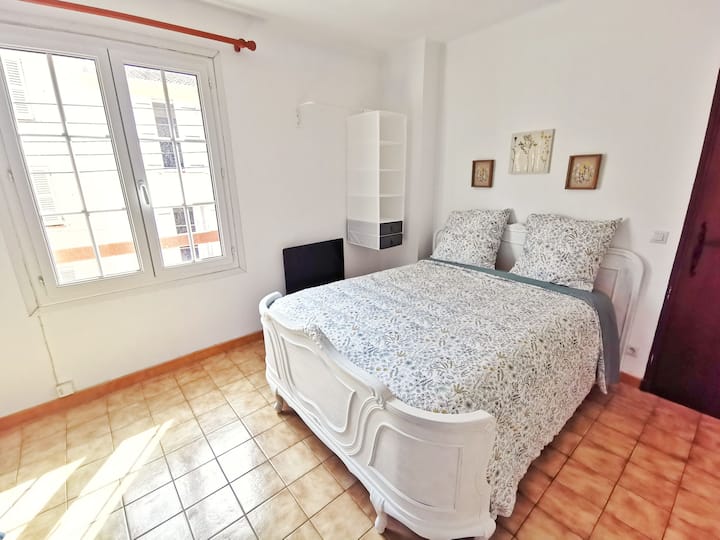 Grande Chambre, Proche Du Ferry - Toulon