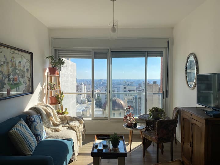 Soleado Y Seguro Apartamento Sobre Av. Principal. - Montevideo