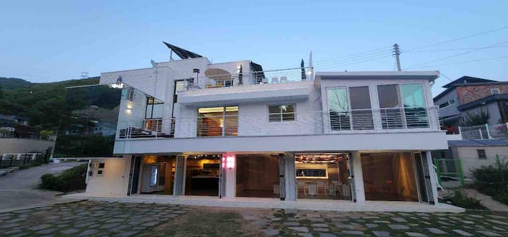 (쇼글하우스/블루)서울에서 가까운 자쿠지가 멋진 루프탑공간입니다 - 양서면