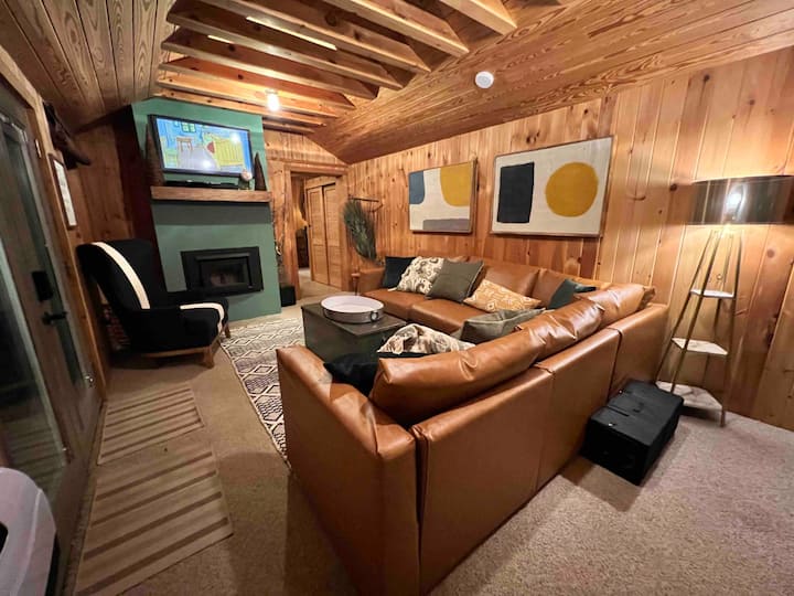 House On Private 400 Acre Mountaintop Farm! - West Virginia