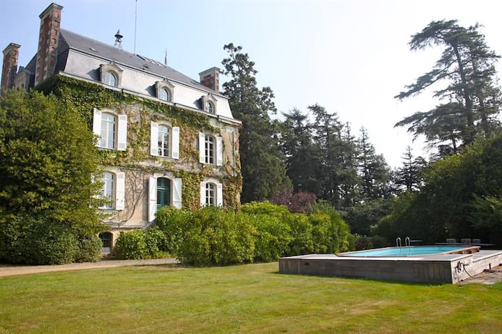 B&brissac, Maison De Maître Sur Domaine Boisé - Maine-et-Loire