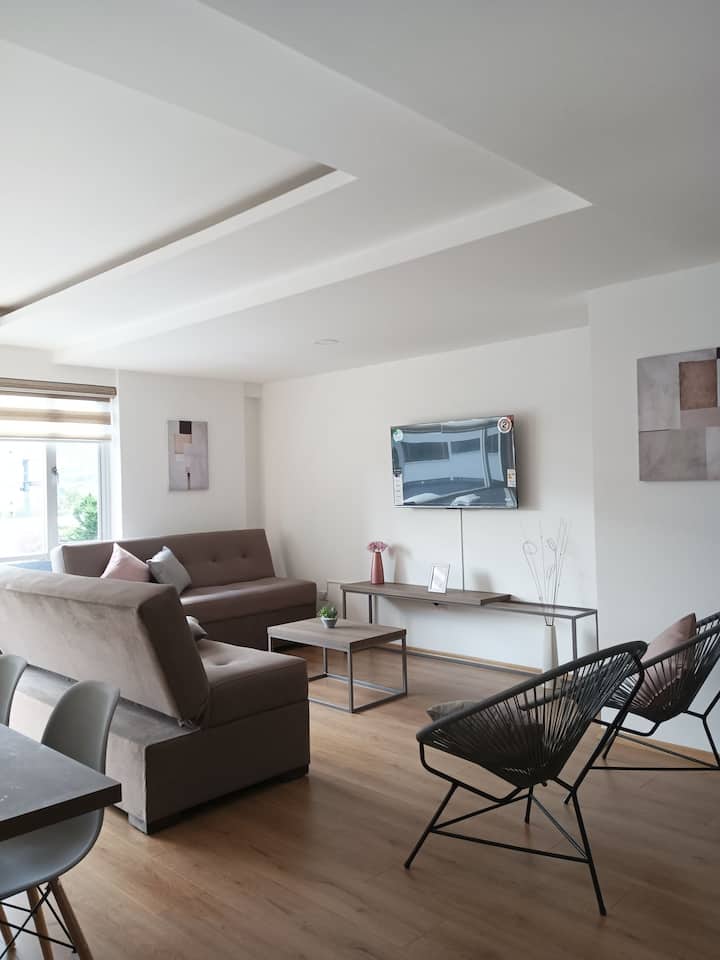 Nuevo Y Amplio Apt. El Batán 4br 2.5bath 10guests - Quito