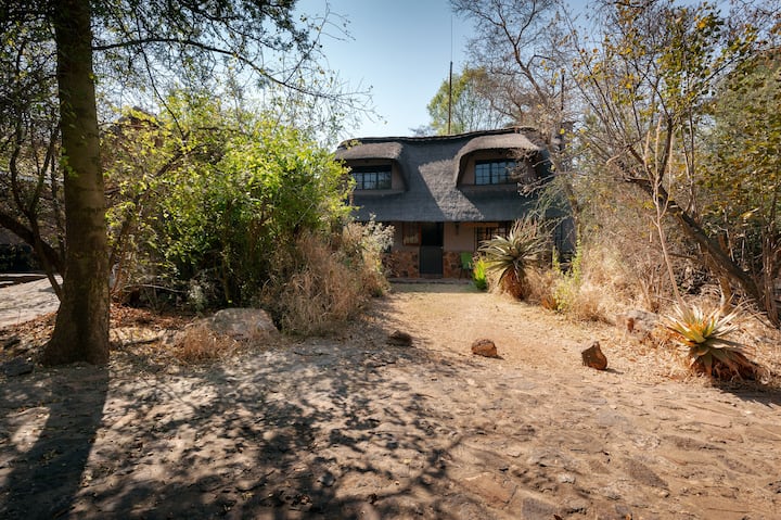 Rambling Rose Cottage - Centurion