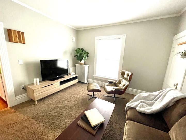 1br Heart Of Eastown | Walk • Shop • Eat • Drink - John Ball Zoo, Grand Rapids