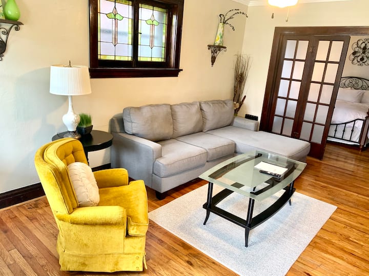 Classic, Inviting 1930s Renovated Apartment! - 세인트루이스