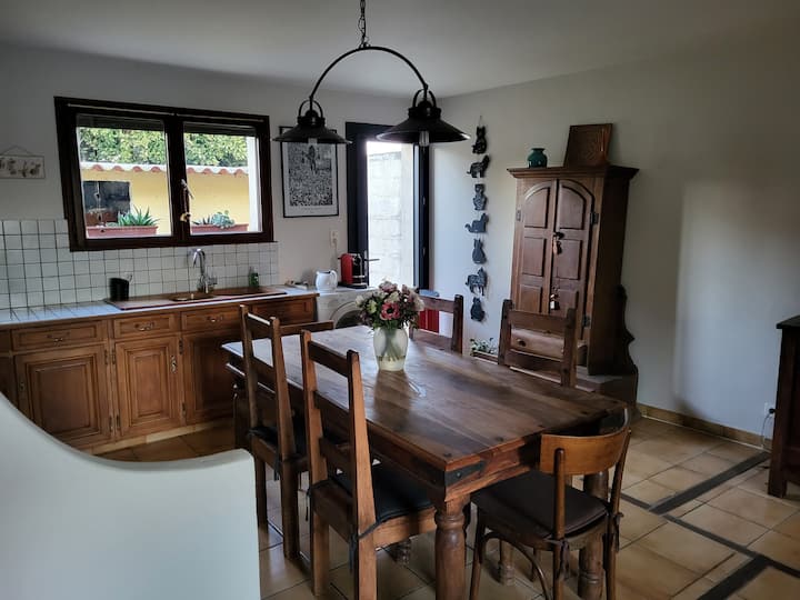 La Maison De Sophie : Calme Et Volupté. - Arles