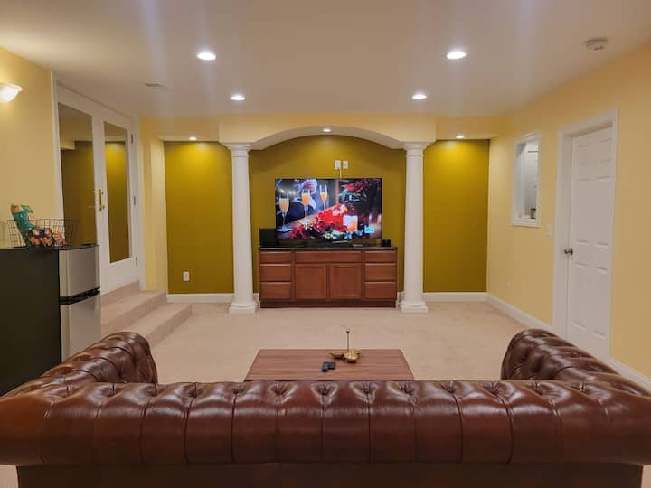 Private Bedroom In An Upscale Subdivision - Livonia, MI
