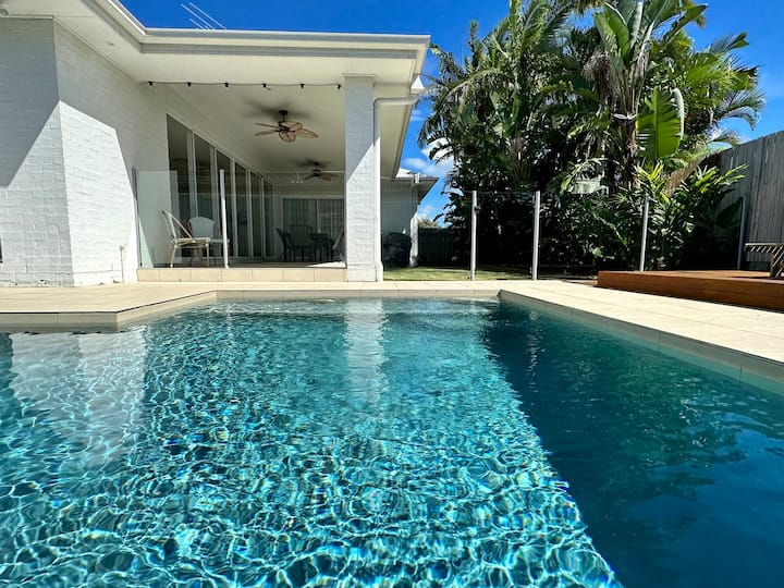 Big 5 Bedroom House Bribie, Sandstone Point - Bribie Island