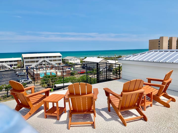 Modern Townhome • Rooftop Deck Views - Carolina Beach, NC