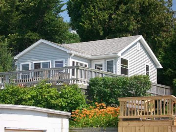 Cozy Waterfront 3 Bedroom/1 Bath Cottage (#2) - Clayton, NY