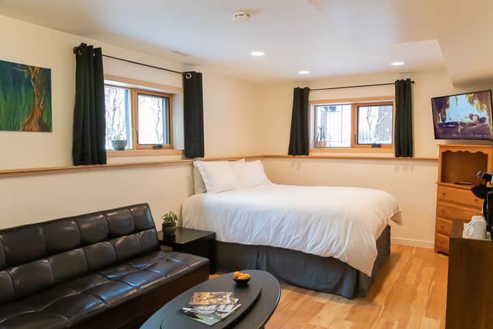 The Burrow - Cozy 1 Bedroom Studio - Kimberley