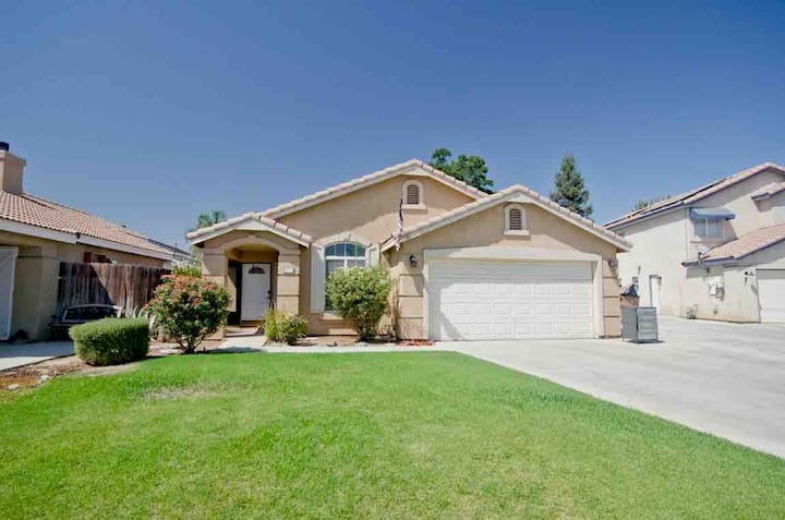 Southwest 2 Bedroom House In Cul De Sac Pets Ok - Bakersfield, CA