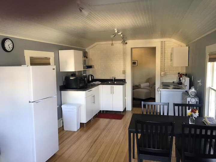 Morning Glory Retreat Maggie’s Suite (2/3br) - Decorah, IA