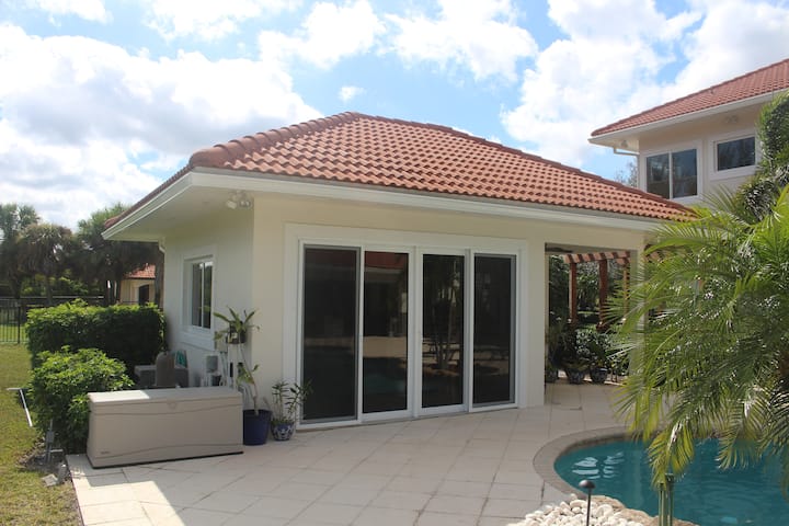 Quiet Guesthouse Gated Community, West Palm Beach - Juno Beach, FL