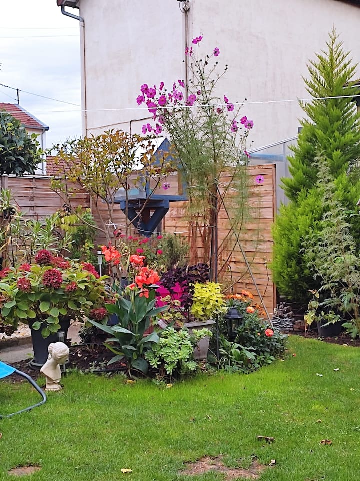 Un Deux Pièces Et Un Jardin à Villejuif - Villejuif