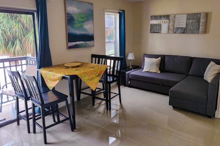 Apartment Walk Distance To The Beach - North Miami Beach, FL