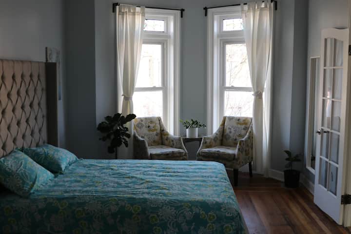 Bright, Spacious Bedroom With Adjacent Study - The Bronx, NY