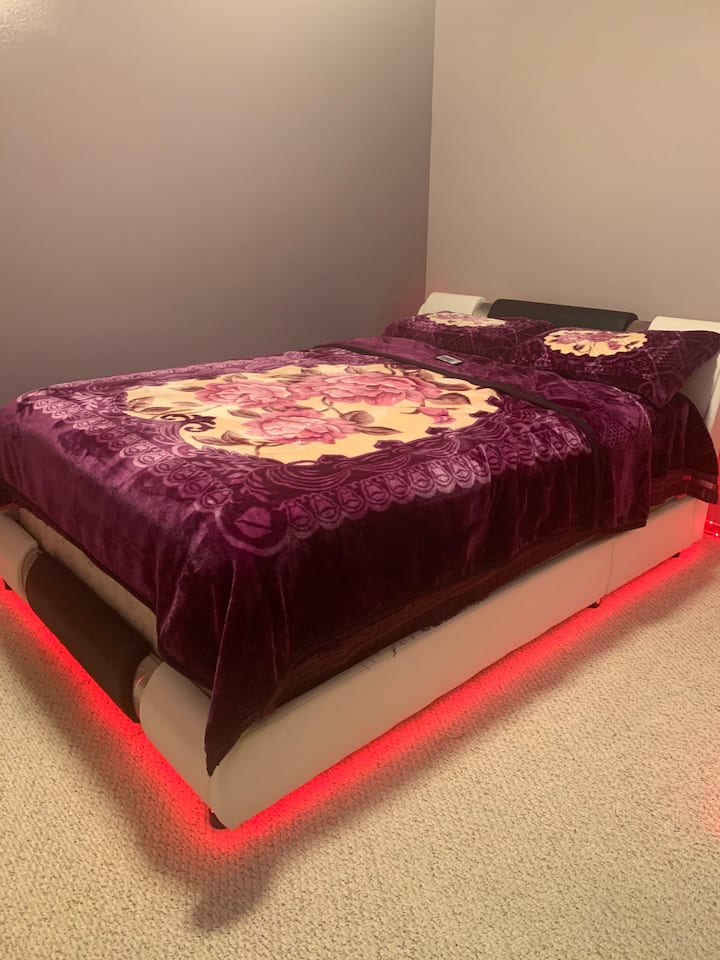 Cozy 1bedroom With A Shared Bathroom - Cedar Rapids, IA