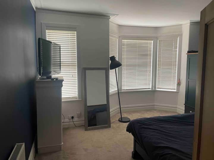 Spacious Entire House In Sale, Trafford - Altrincham