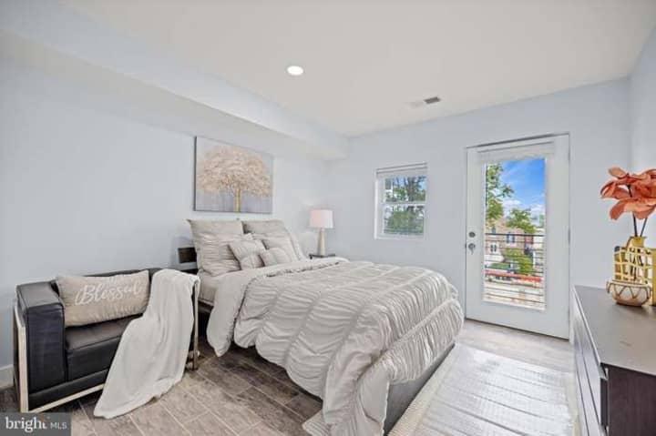 Luxurious 3 Bedroom Apt With A Beautiful Balcony - Washington, D.C.