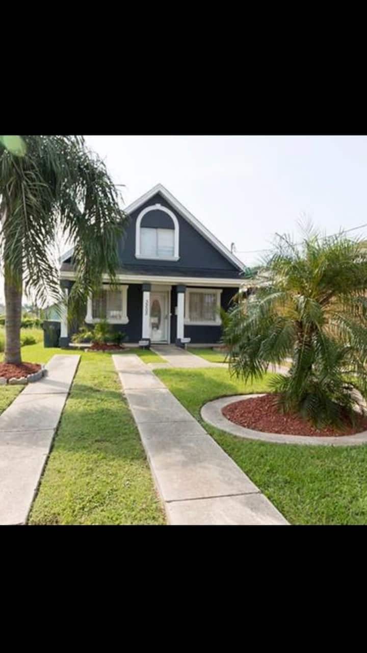 The Manor - Metairie, LA