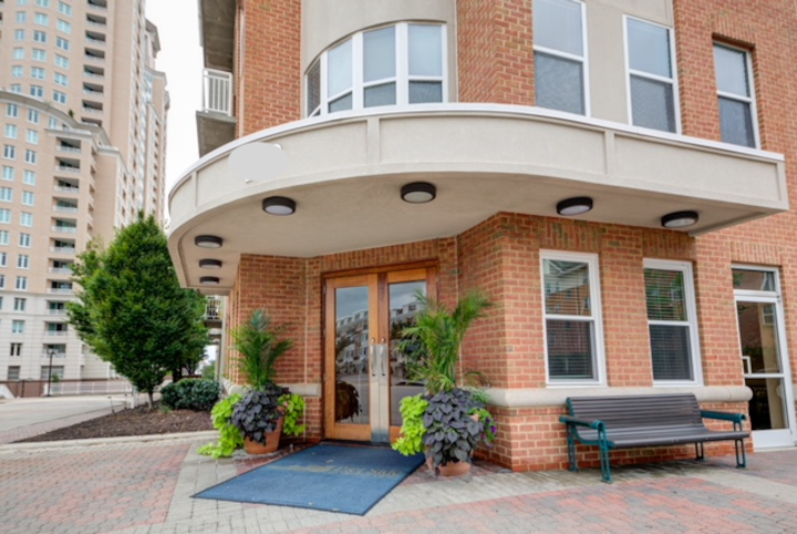 Stunning Harbor View Luxury Apartment - Baltimore, MD
