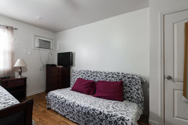 The Master Room - Private Bathroom - Mins To City - Queens, NY