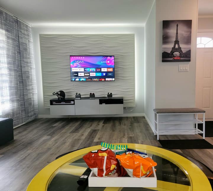 2 Bedroom Townhouse With Indoor Fireplace - Winnipeg Folk Festival