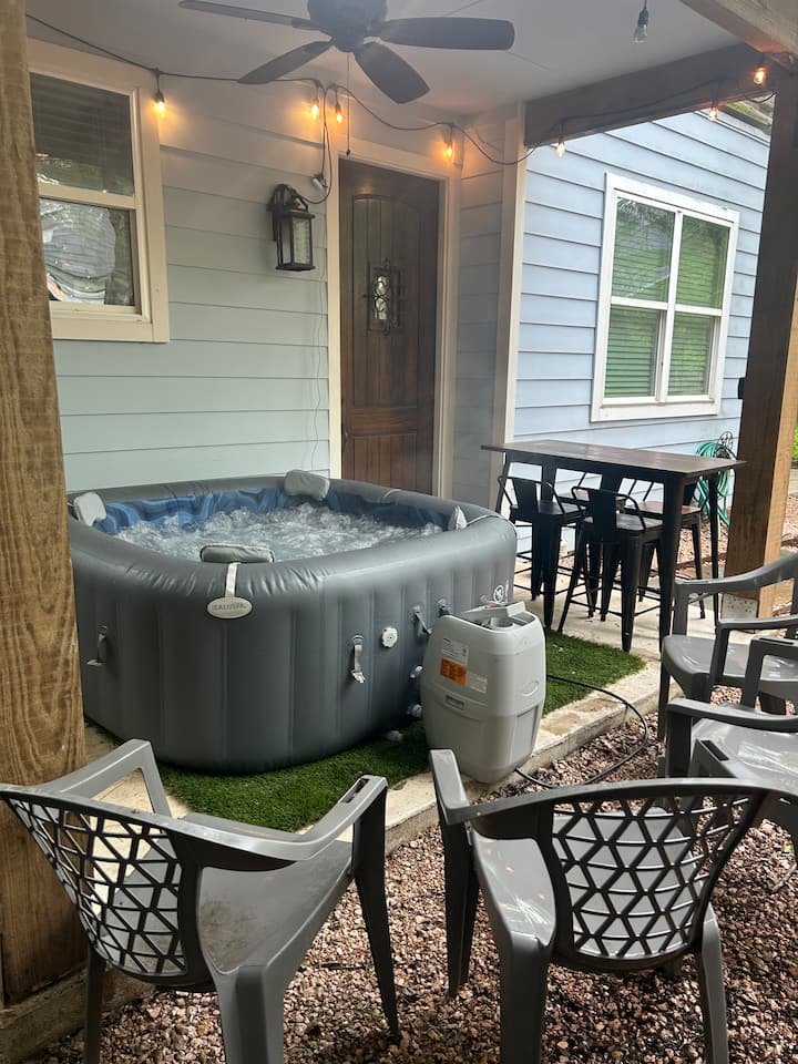 Hot Tub! Private, Enclosed Parking, Guidebook - Austin, TX