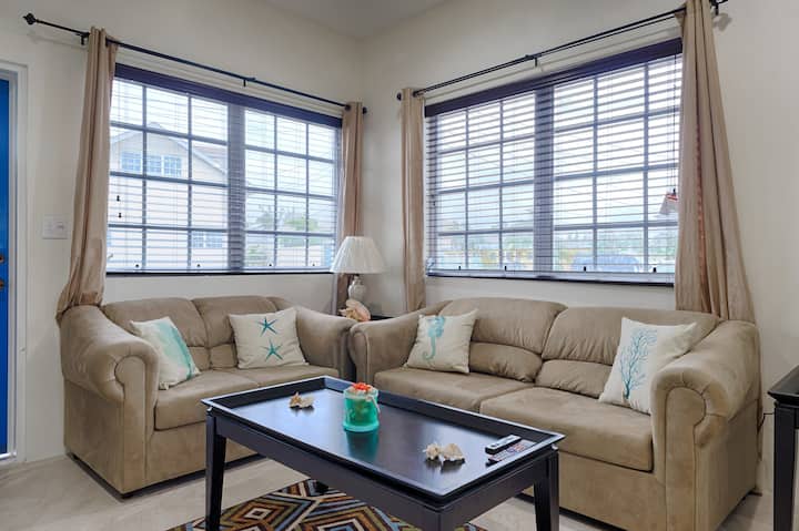 Charming Townhouse Near Fish Fry - Nassau