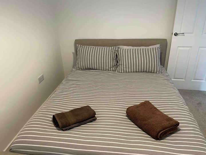 Room In Newly Built House With King Bed - Steyning
