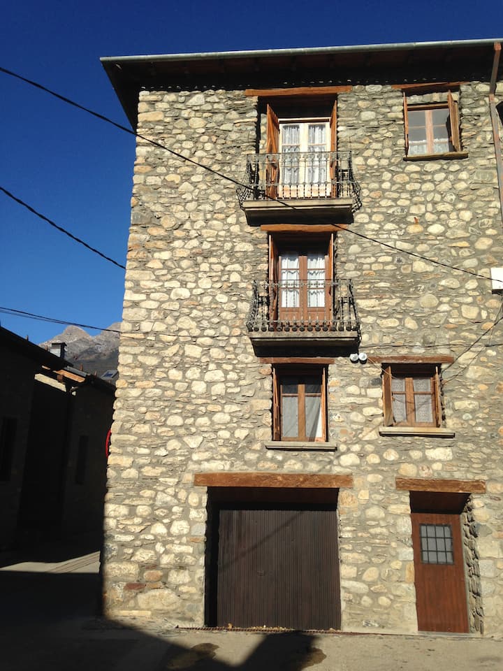 Casa Güil, Casa Rústica En El Valle De Benasque - Sesué