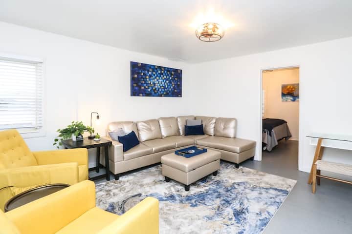 In The Heart Of It All- Upstairs Apt Unit#4 - Springfield, OR